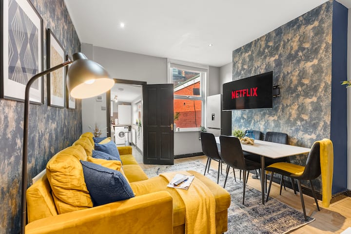 Winter Sale! Exquisite 4 Bed In Leeds - Sleeps 10 - Leeds