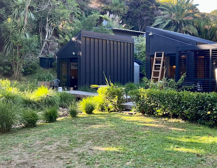 Palm Beach Pod Cabin, Bus Route To & From Ferry - Waiheke Island