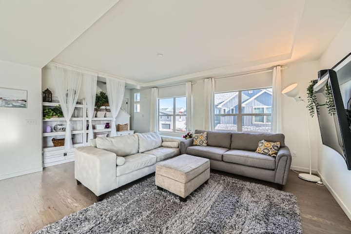 Spacious Home Near Airport | View | Comfy Beds - Denver