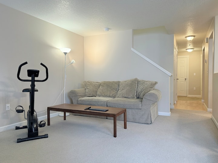 Monthly Tigard Condo - Sherwood, OR