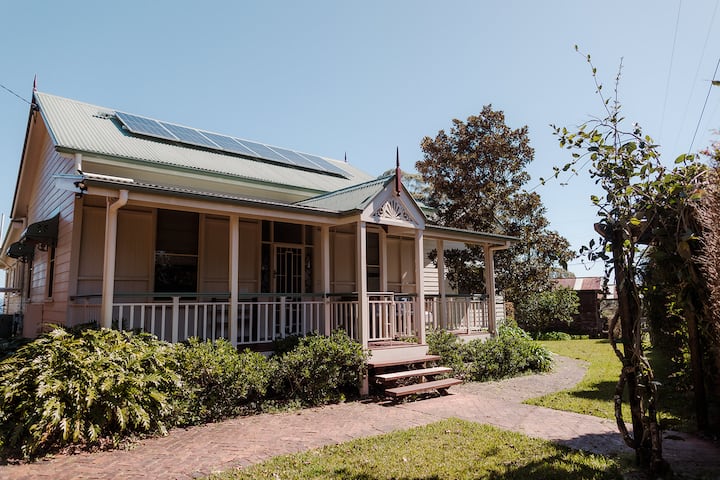 The Falls Farm 'Smith House' - Mapleton