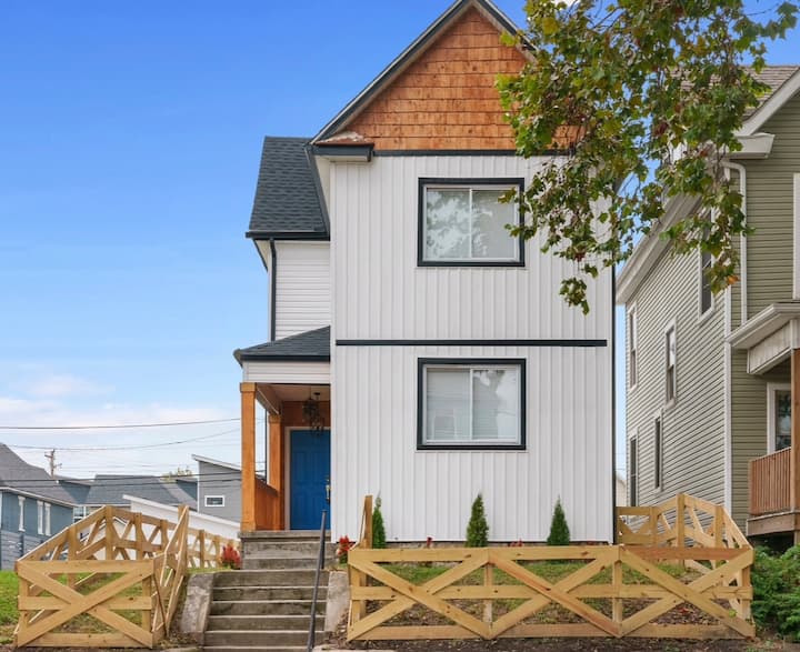 The Blue Door | Near 4th St, Short North, Dt, Osu - 俄亥俄州