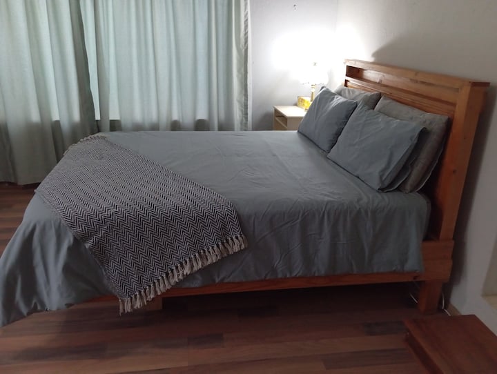 Yakhe Self-catering Spacious 1-bedroomed - Edenvale