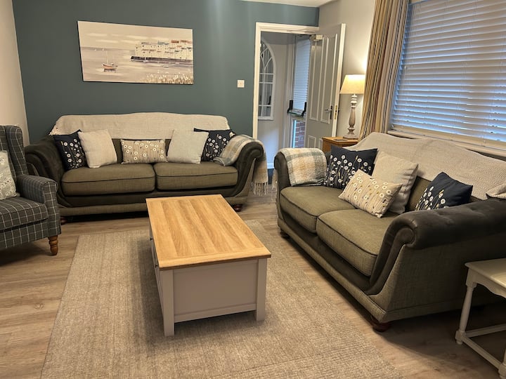 Cottage Near Amenities & Beach. Jacuzzi Hot Tub - Littlehampton