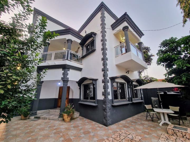 Lovely 6-bedroom Vacation Home - The Gambia