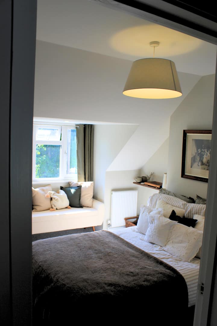 Luxe Double Bedroom In Central Farnham With Own Tv - Farnham