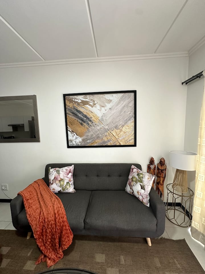5 Star Comfortable, Clean 3-bed Family Nestle - Lanseria