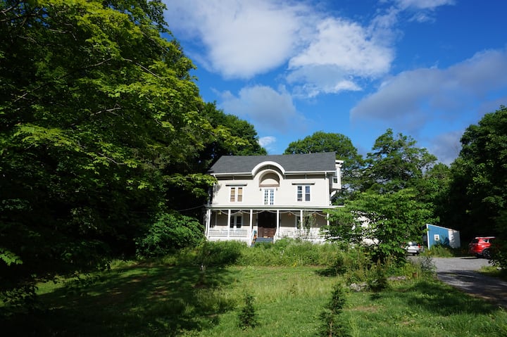 Historic Mansion Retreat • Steps From Hudson River - Saugerties, NY