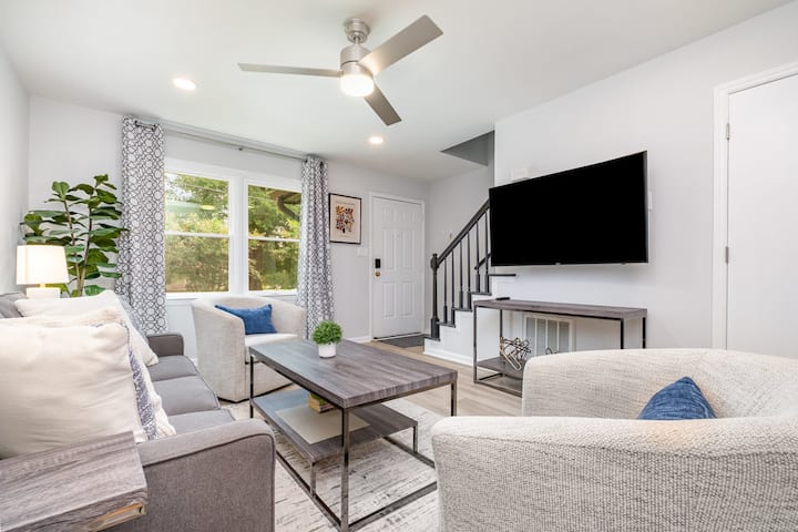 Downtown Apex Home W/ King Bed - Apex, NC