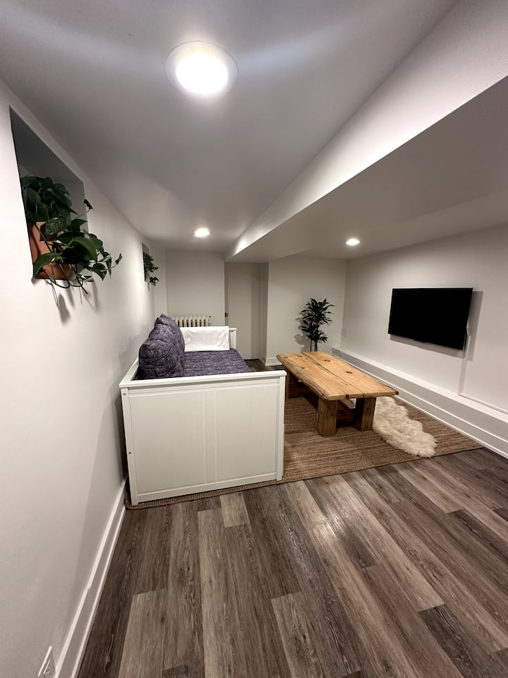 Charming Suite In The Heart Of Little Italy! - Toronto