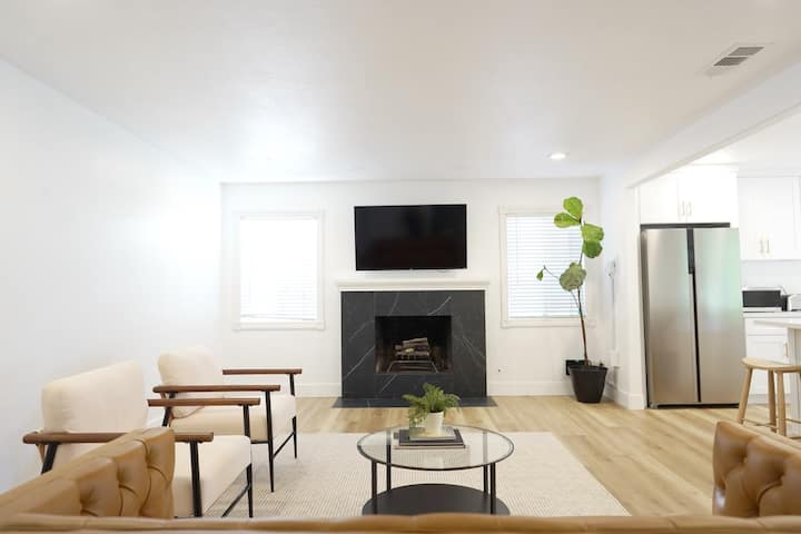 Charming 4bd/3ba Retreat Near Beaches & Disneyland - Huntington Beach, CA