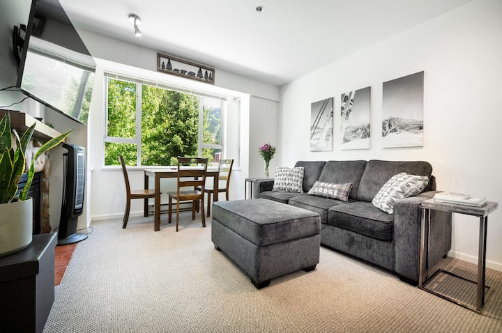 Incredible Location @ Bear Lodge W/ Free Parking - Whistler