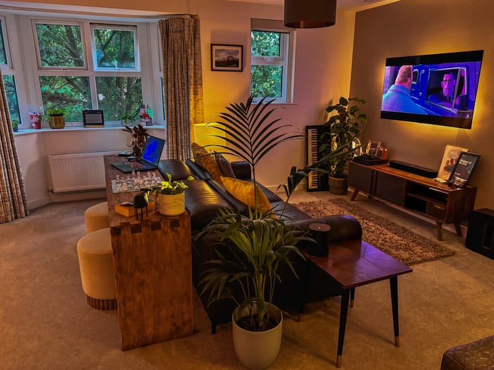 Luxurious Smart Home Flat Close To Station - Peterborough