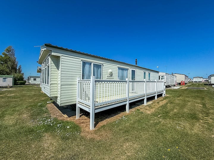Caravan & Decking Near Scratby Beach Ref 50019f - Hemsby