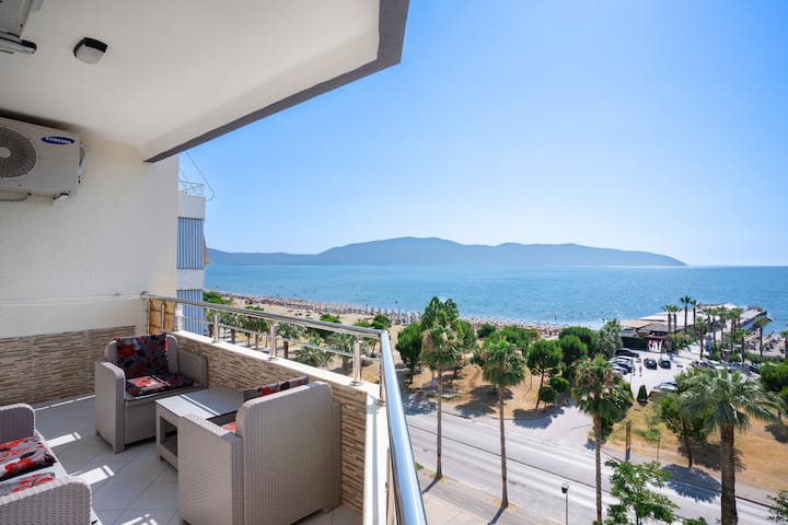 Deluxe Beachfront Apartment With Sea View - Albania