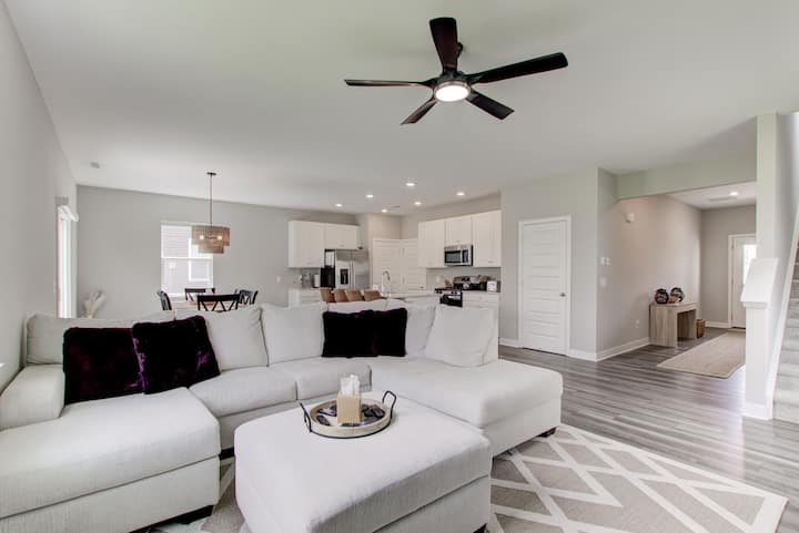 Beautiful Home In A Quiet Danville Neighborhood - Avon, IN