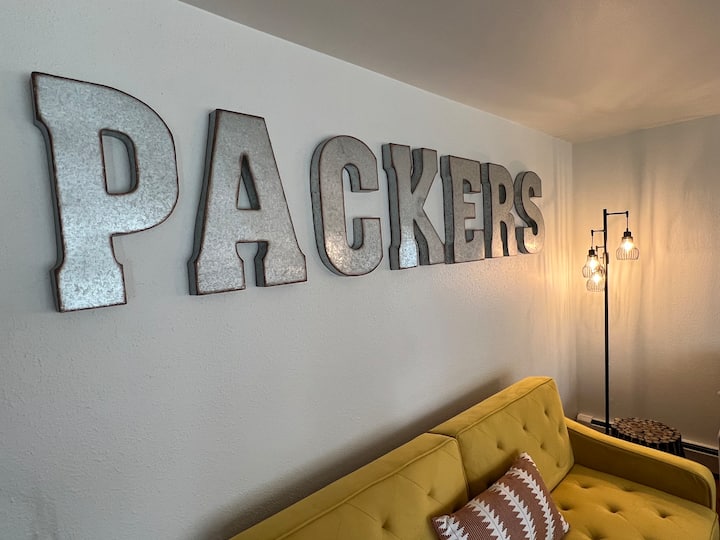 Packer Love On Dove - Walk To Lambeau & Resch Expo - Green Bay, WI