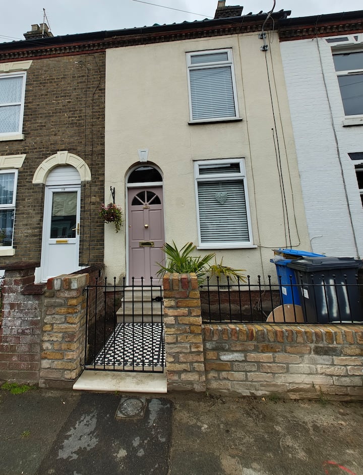 Golden Triangle Home In Norwich City & Parking - Norwich