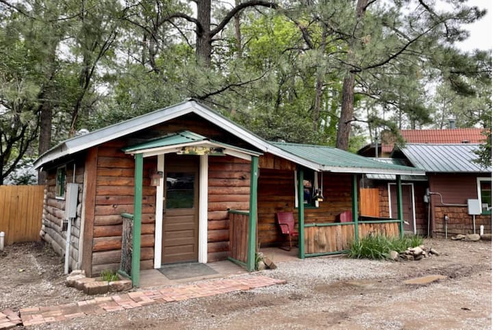 Bear Cub - Rustic Cabin At Casey's Midtown Cabins - Ruidoso, NM