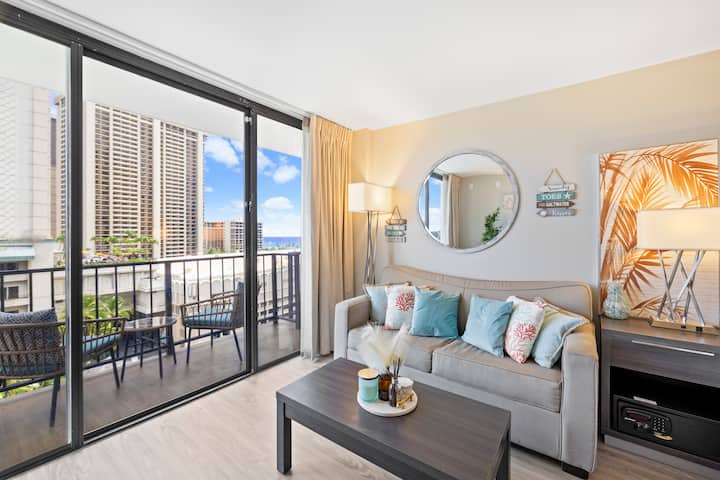 King Bed, Ocean & Diamondhead Views W/freeparking - Honolulu, HI