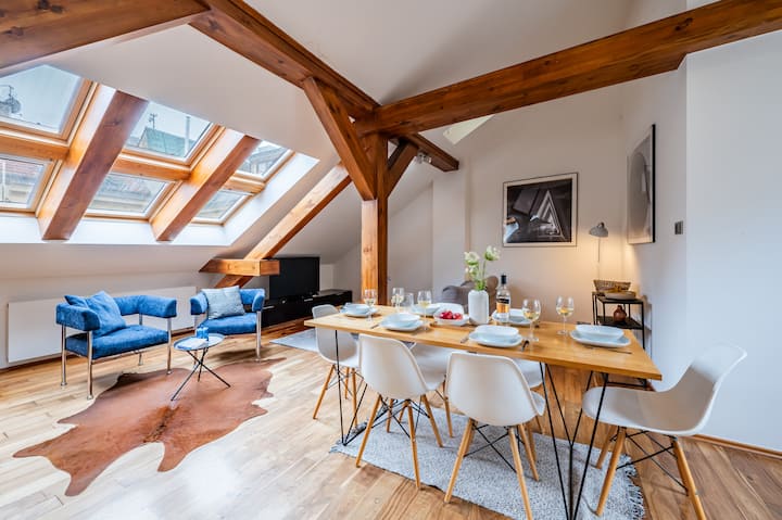 Attic Retreat W A/c - 117m2 - 3 Min>old Town Sq - Prague