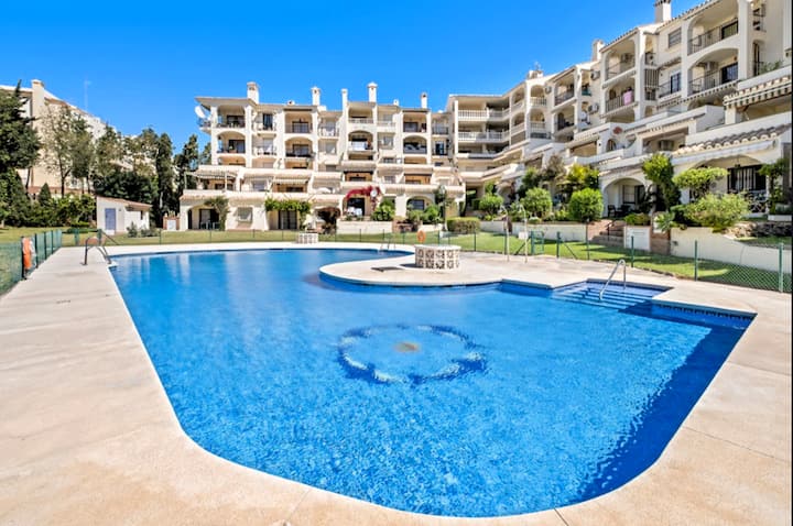 Apartamento Con Jardín Y Acceso A Piscina - Calahonda