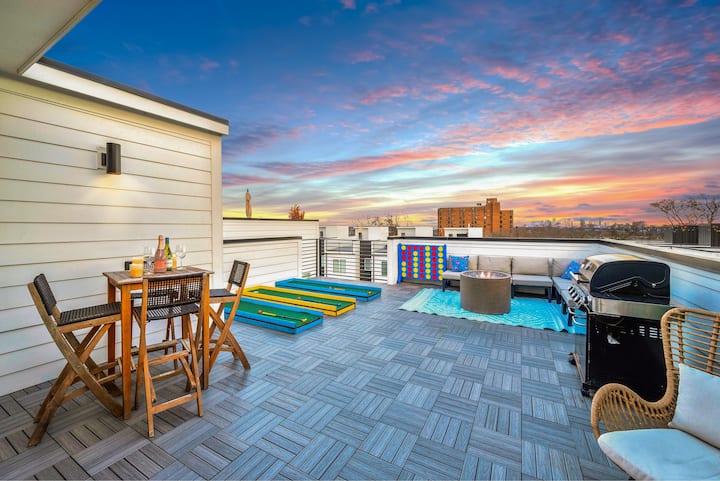 *Near Broadway* Indoor Pool / Rooftop / Arcade - Nashville, TN