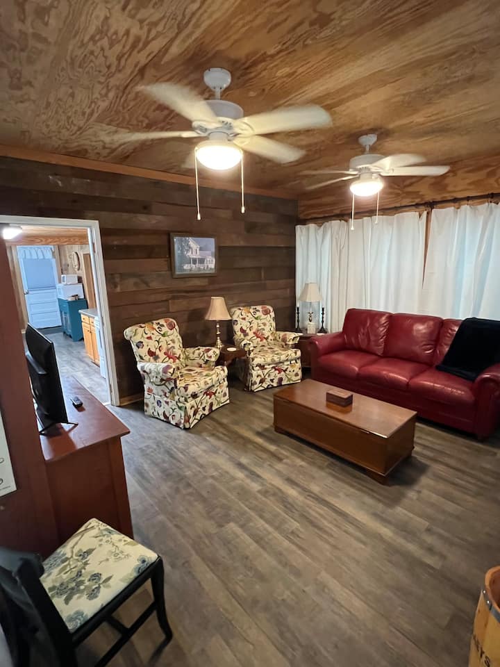 Cozy Church Branch Cabin - Lake Marion, SC