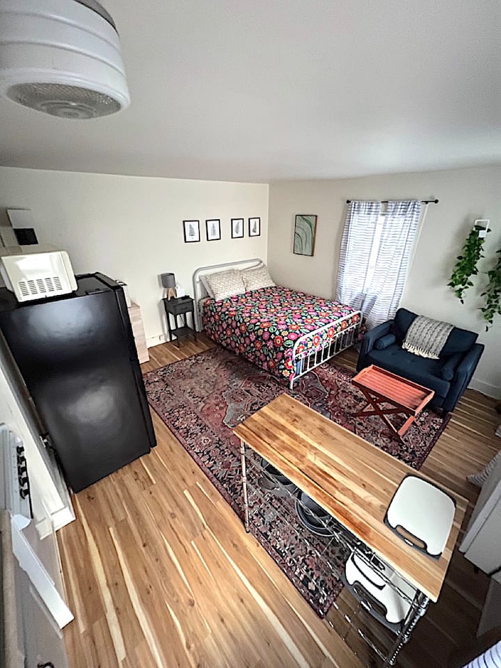 Comfortable Central Studio - Burlington, VT