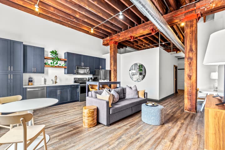 Brick & Bed Loft - Wake Up To Arch Views - St. Louis, MO
