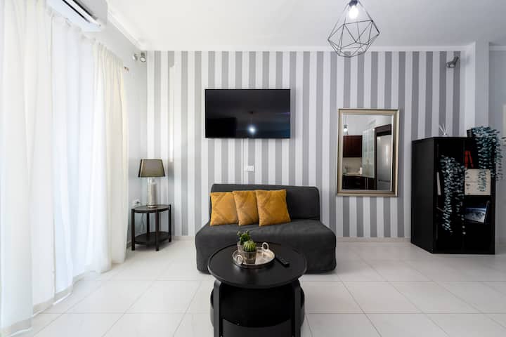 Byron Luxury Apartment A2 -City View - Эйон