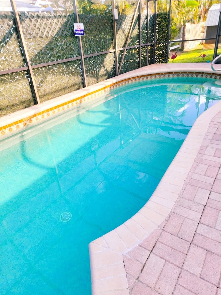 Venice Coastal Retreat With Heated Pool - 베니스