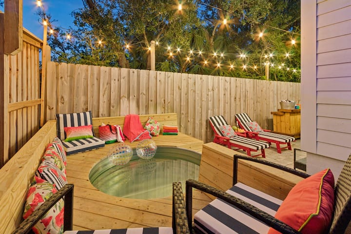 Top-rated Stay | Pool, Tiki Bar, Walk To The Beach - St. Augustine, FL