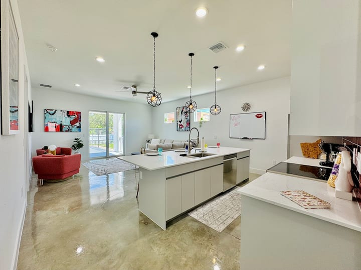 The Pickleball Haven Of Naples - Scarlet Dream - Naples, FL