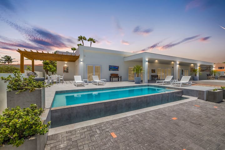 Modern Trestrapi Beach Villa 8 Bed/8 Bath 2 Pools - Aruba
