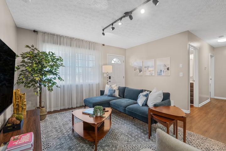 Urban Stay W/game Room | Short Drive To Downtown - Polaris, OH