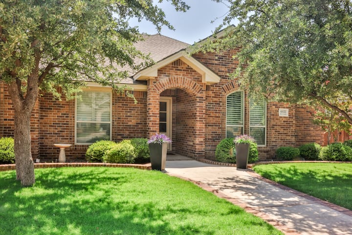 The Main Retreat - Midland, TX