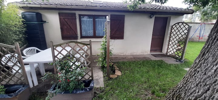 Joli Studio Avec Terrasse - Évry