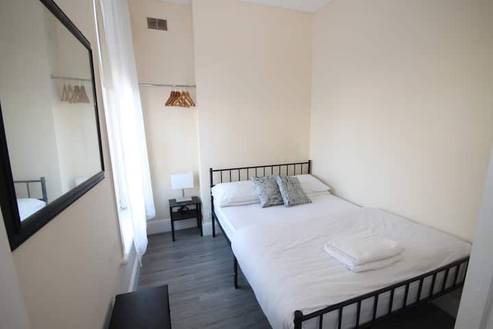 Central Beach Promenade Apartment & Free Parking! - Blackpool