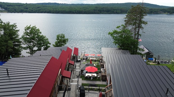 Winnipesaukee Lakefront Luxury Unit #7 W Hot Tub - Laconia, NH
