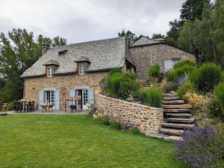 La Roulière En Aubrac, Piscine, Pétanque, Barbecue - Laguiole