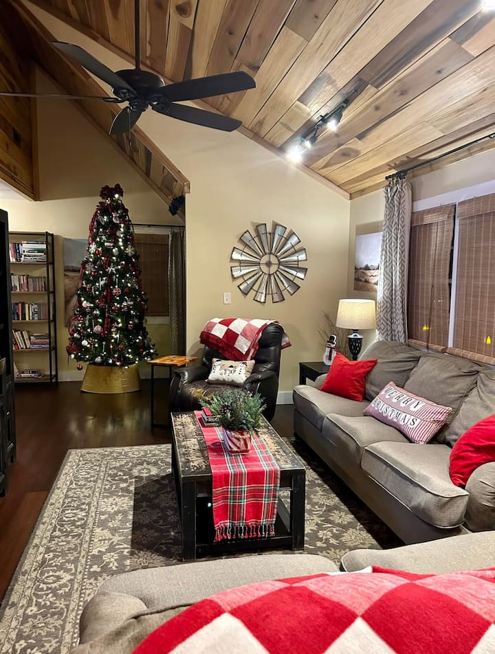 Ironworks Cottage - Dawsonville, GA