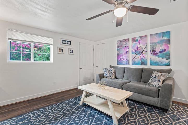 Relax In Comfortable Apartment Near Downtown Buzz - Hickory, NC