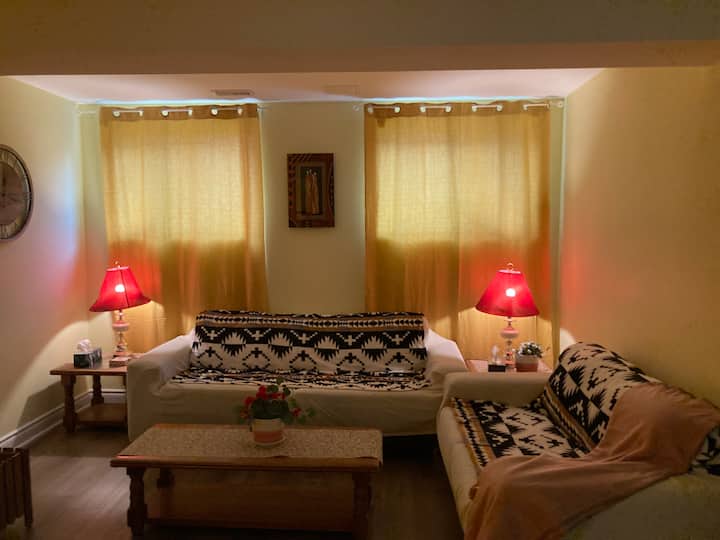 Spacious 2 Br Suite W/ Free Wi-fi & Parking - Brampton