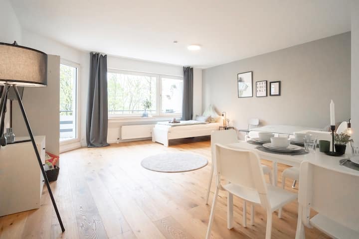 Cozy Balcony Apartment In Essen-kupferdreh - Essen