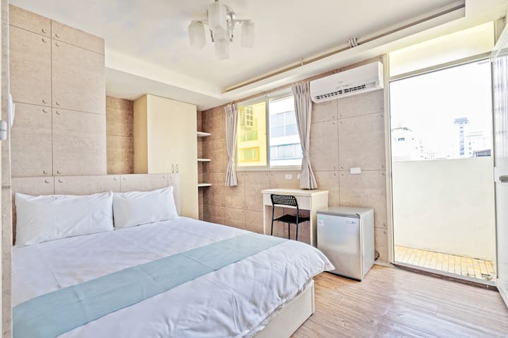 Taichung Elevator 6-8 People(3 Suites)with Balcony - Taichung City