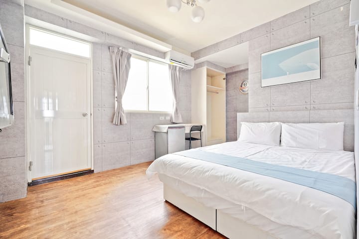 Taichung Elevator 6-7 People(3 Suites)with Balcony - 台中 南區