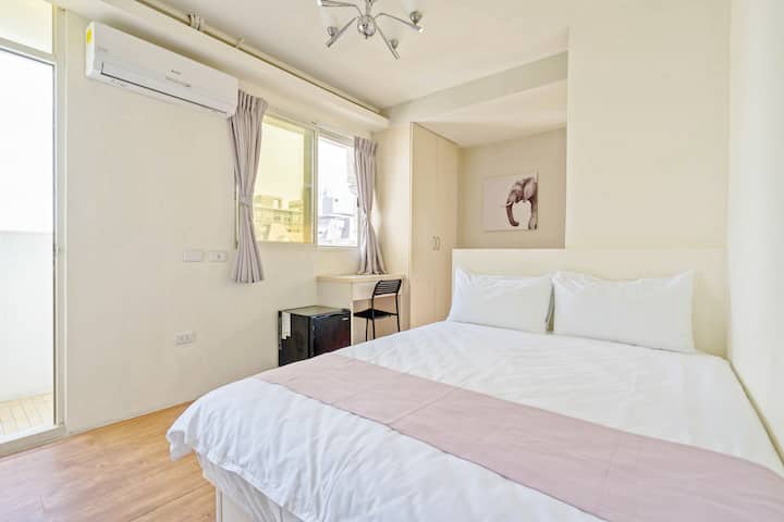 Taichung Elevator 6-7 People(3 Suites)with Balcony - Taichung City