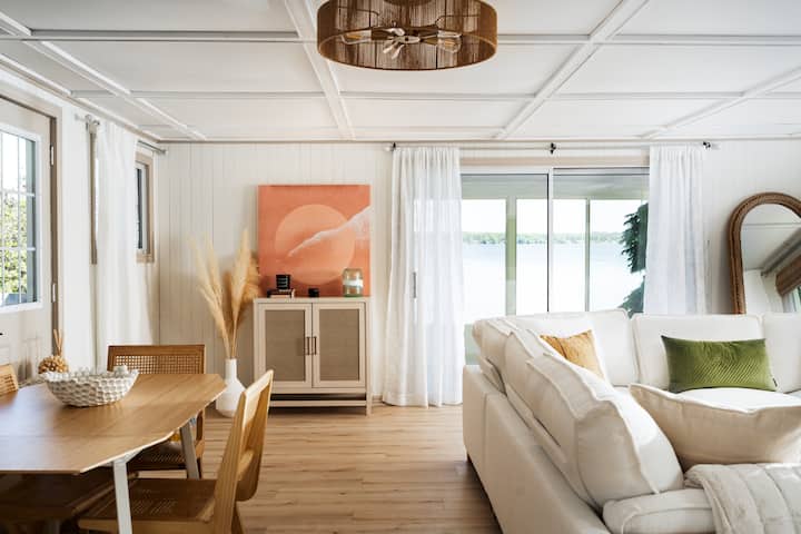 Serene Lakeview Getaway With Sauna - Port Perry