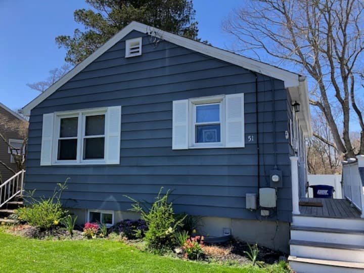 Beach Cottage Near Misquamicut - Rhode Island